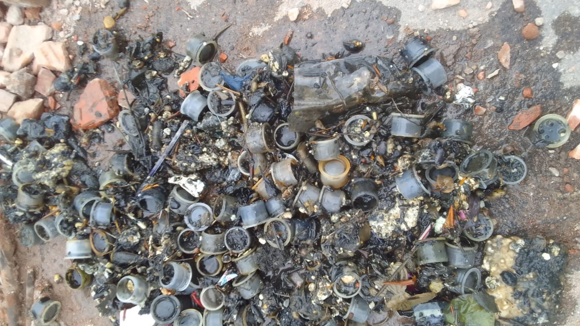 Cloacas en Los Aromitos: “Hagan de cuenta que tengo un perro podrido en ...