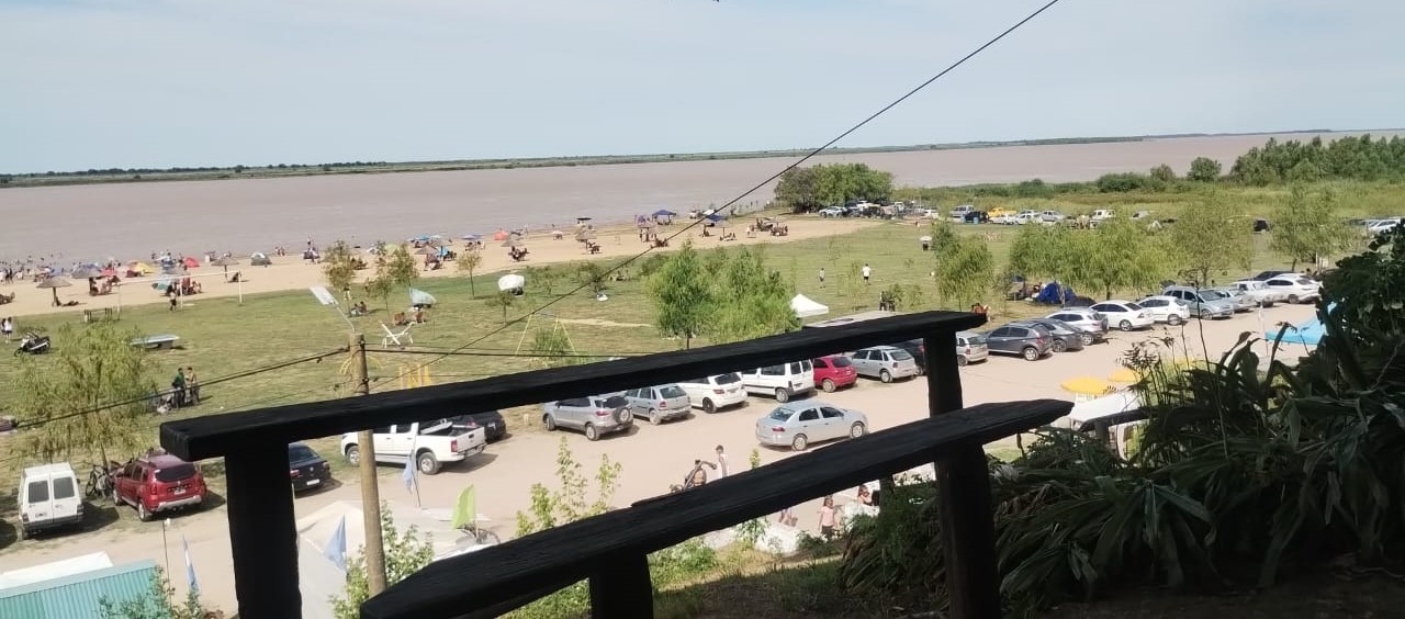 Vuelta de Obligado: la única playa pública disponible en esta temporada ...