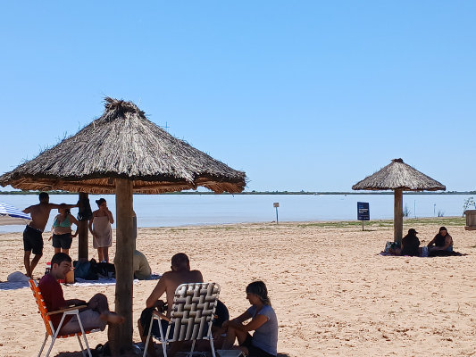 Playa de Obligado: destacan la concurrencia de turistas y locales ...